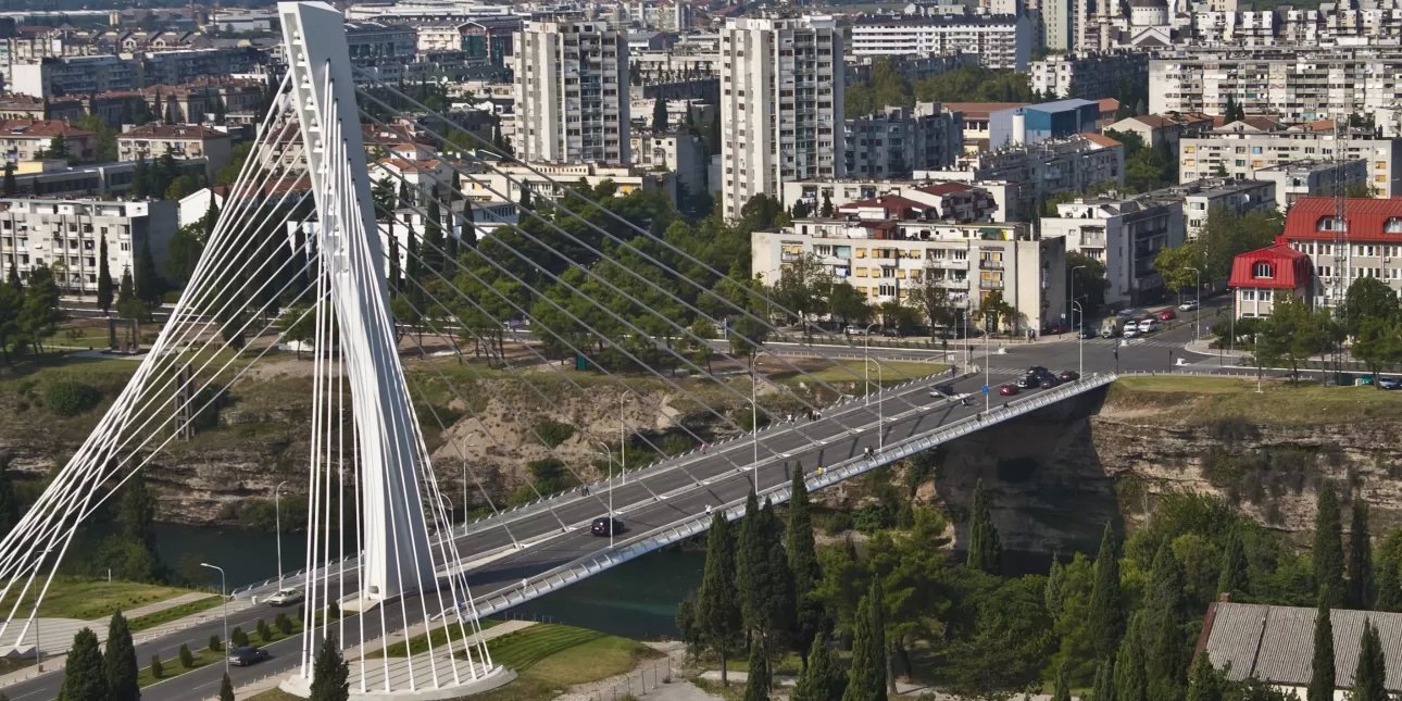 Energetika - Crna Gora potiče uvođenje električnih i hibridnih vozila u ...